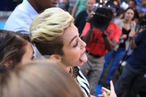 Miley Cyrus twerks in a fuzzy diaper on ‘GMA,’ claims she’s always high