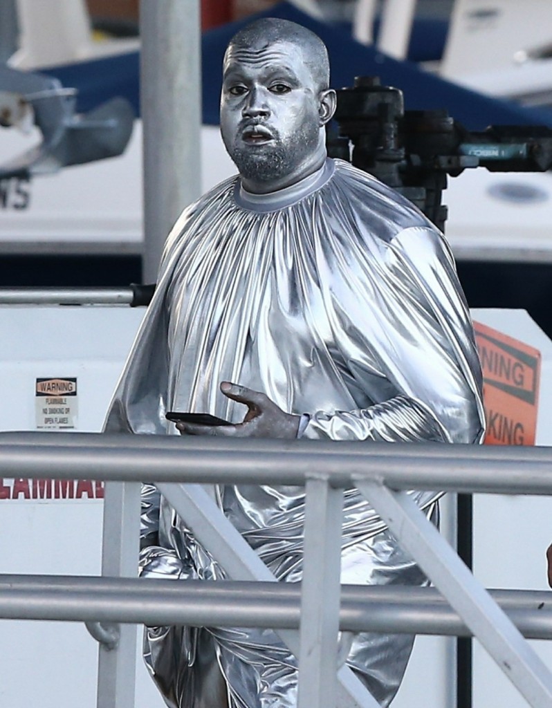 Cele|bitchy | Kanye West wore silver body paint to perform his opera ...