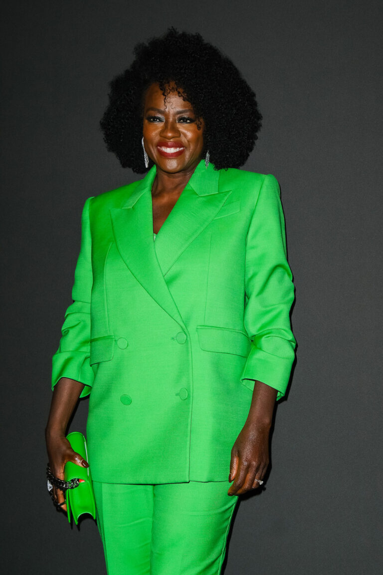 Kelly green is the bright new color trend for summer