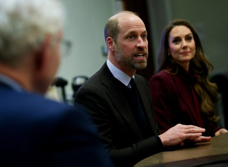 Prince William & Kate made a ‘surprise’ appearance to highlight the flu ...